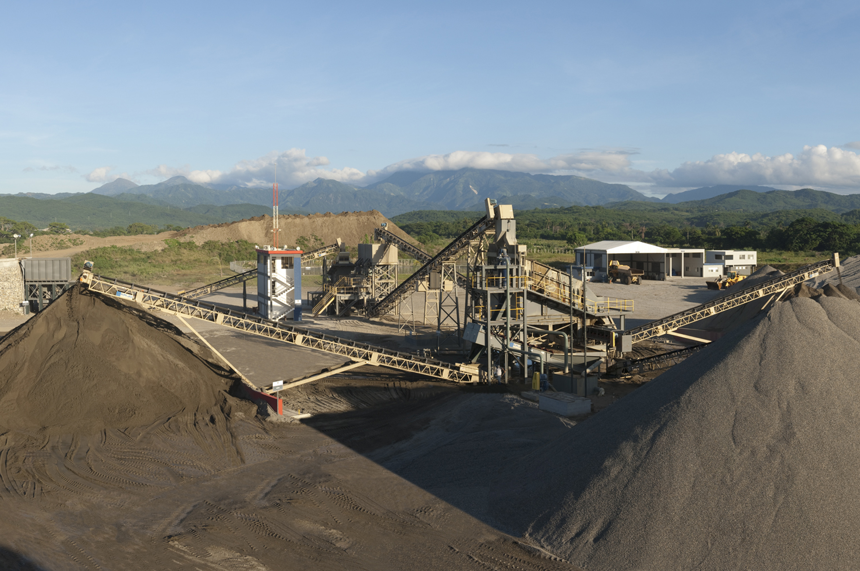 Industrias Bisonó – Construimos el presente, sembramos el futuro.